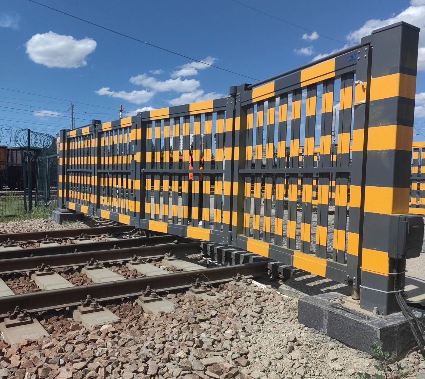 Railways - qgslidinggate.com